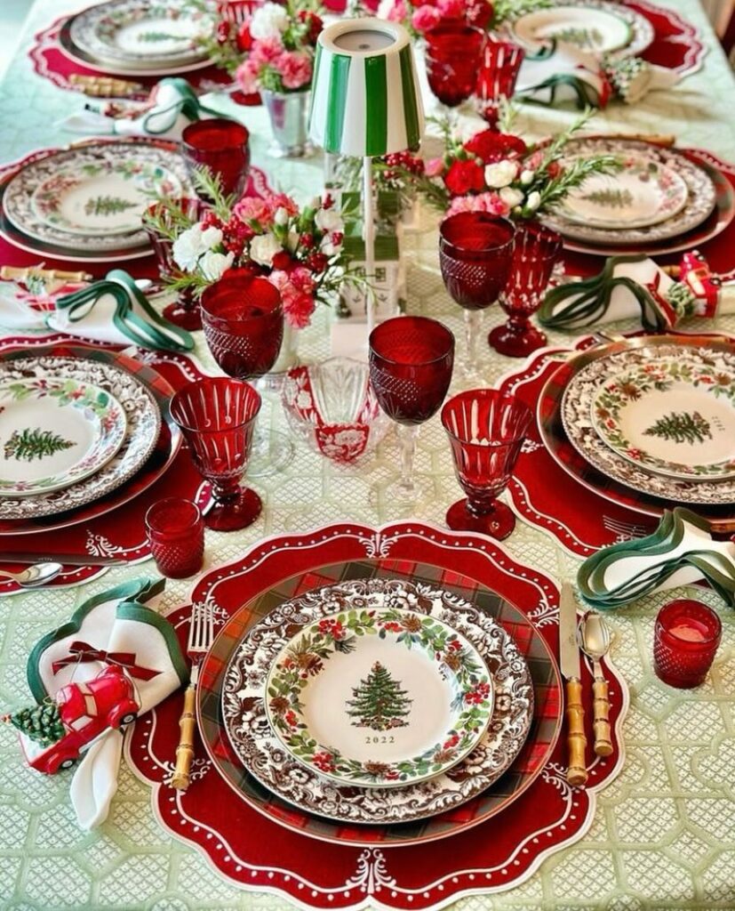 15 Amazing Christmas Table Decor Ideas