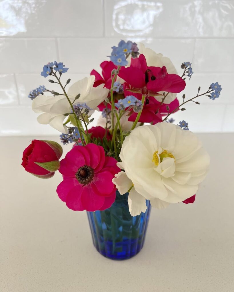 A Guide to Small Flower Arrangements That Instantly Lift Your Space