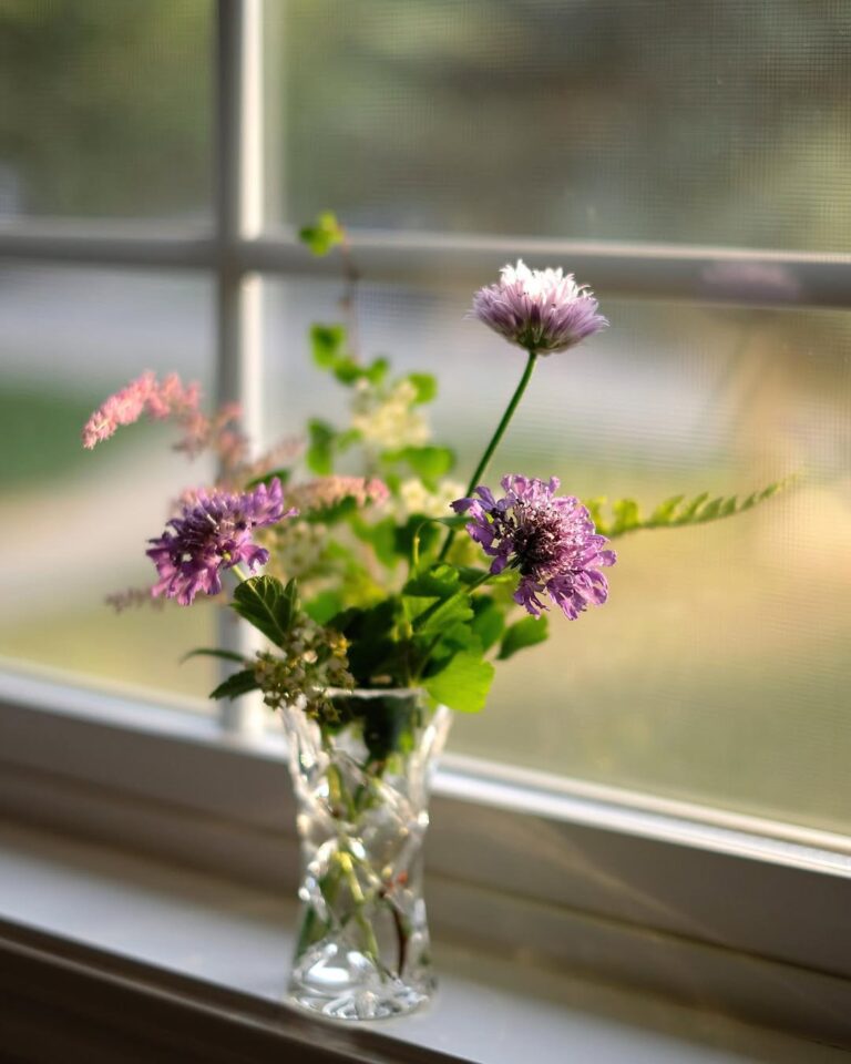 A Guide to Small Flower Arrangements That Instantly Lift Your Space